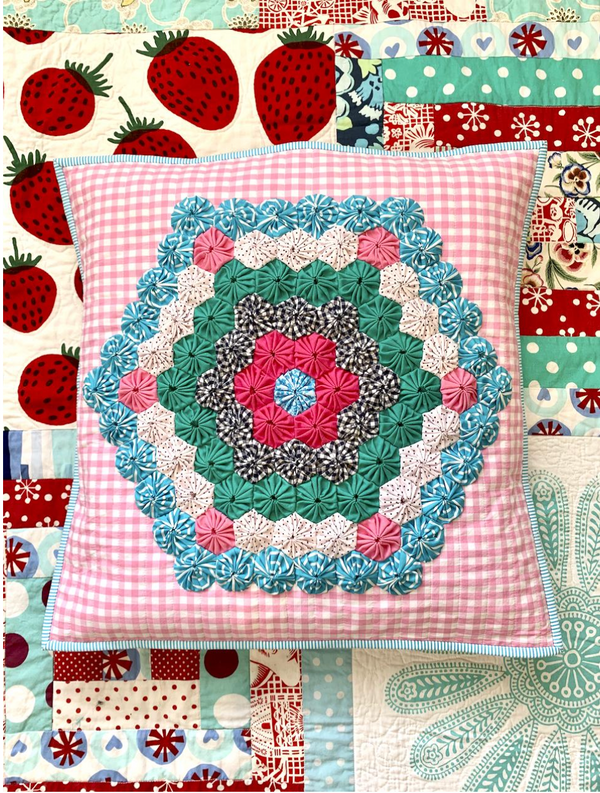Daisy Mae Cushion Pattern by Rachaeldaisy Designs | Red Thread Studio