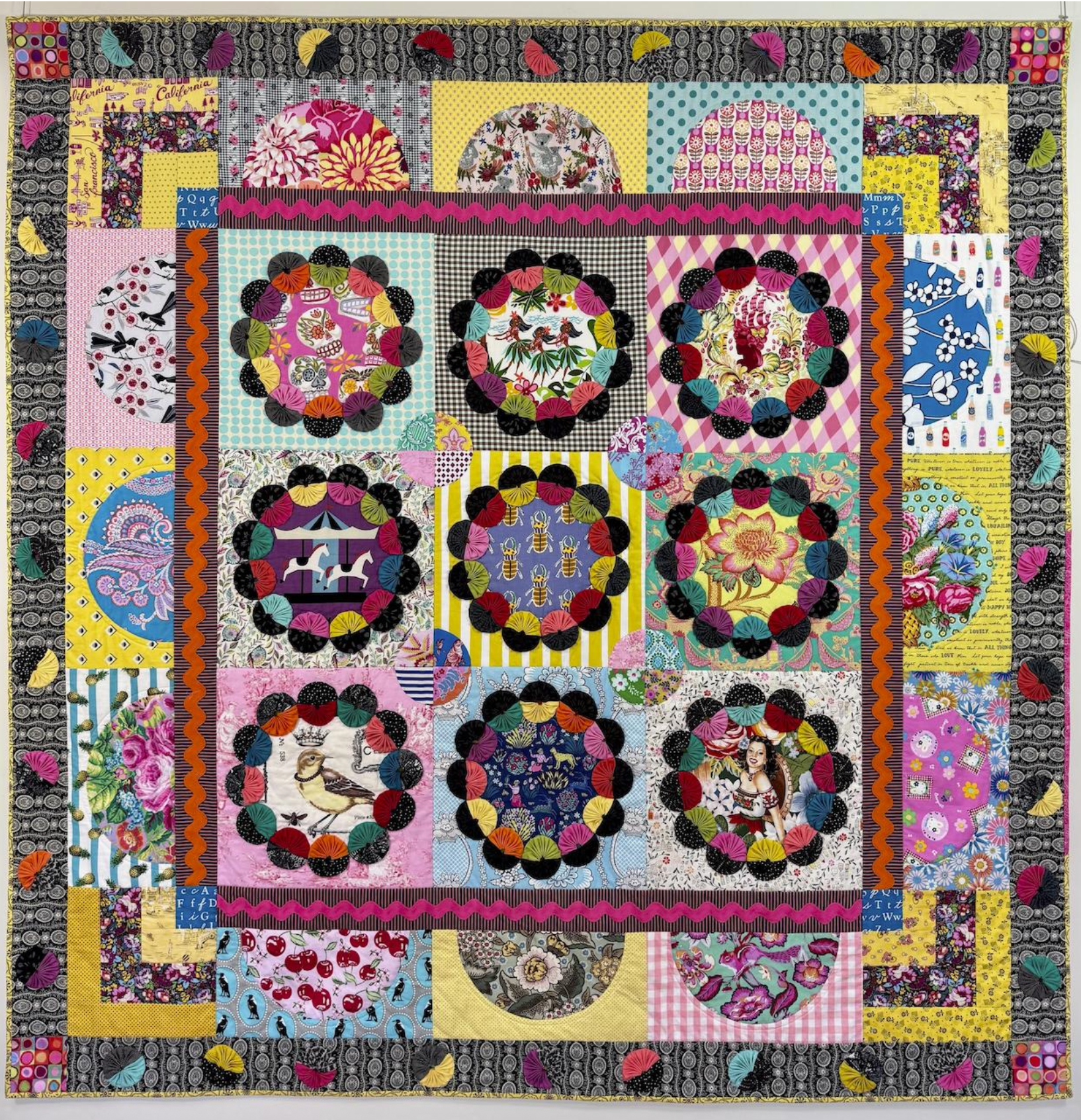 Yo-Yo Blooms Quilt Pattern by Rachaeldaisy Designs | Red Thread Studio
